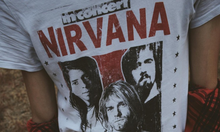 5 Referensi Desain Kaos Vintage yang Menciptakan Suasana Nostalgia ...